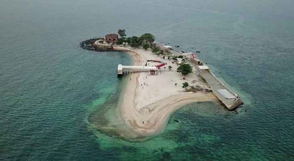 Rumah Sakit di Wisata Pulau Cipir Jadi Spot Fotografi Terbaik