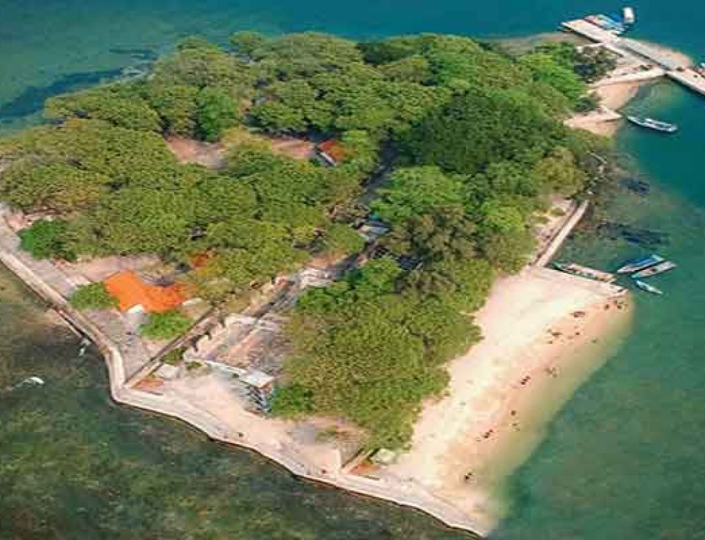 Rumah Sakit di Wisata Pulau Cipir Jadi Spot Fotografi Terbaik